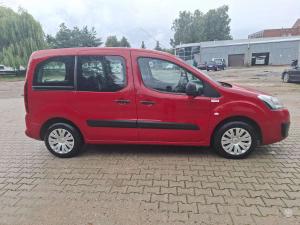 Sarkans Citroen Berlingo 2017 Marijampole, ar dzinēja tilpumu 1.56 L un nobraukumu 147 tūkst. km par 5900 €, foto 5 vietnē AUTOMOTO.COM.LV