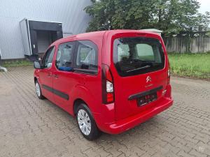 Sarkans Citroen Berlingo 2017 Marijampole, ar dzinēja tilpumu 1.56 L un nobraukumu 147 tūkst. km par 5900 €, foto 6 vietnē AUTOMOTO.COM.LV