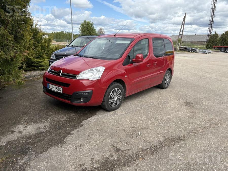Sarkans Citroen Berlingo 2018 Saldus, ar dzinēja tilpumu 1.50 L un nobraukumu 230 tūkst. km par 6100 €, foto 1 vietnē AUTOMOTO.COM.LV