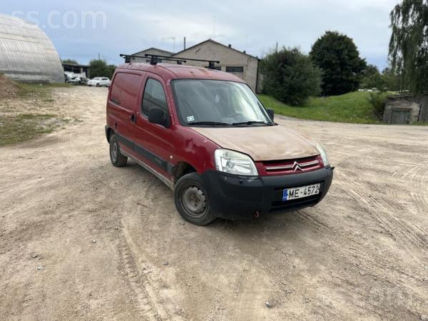 Red Citroen Berlingo 2004 in Dobele, with an engine capacity of 1.90 L and mileage of 300 thousand km for 288 €, photo 1 on AUTOMOTO.COM.LV