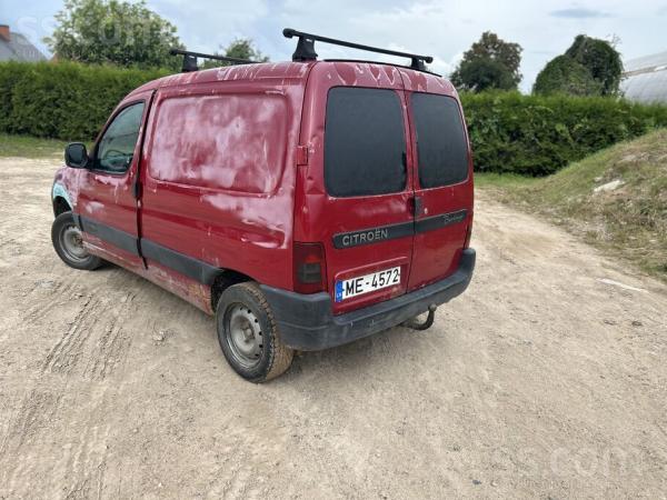 Red Citroen Berlingo 2004 in Dobele, with an engine capacity of 1.90 L and mileage of 300 thousand km for 288 €, photo 4 on AUTOMOTO.COM.LV