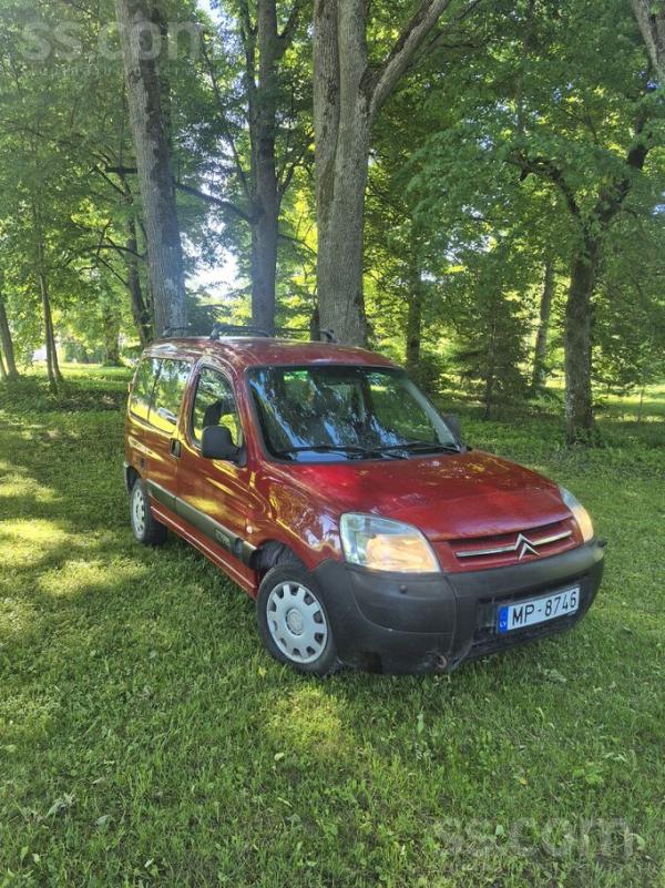 Sarkans Citroen Berlingo 2006 Tukums, ar dzinēja tilpumu 1.60 L un nobraukumu 350 tūkst. km par 1150 €, foto 1 vietnē AUTOMOTO.COM.LV