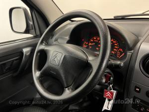 Sarkans Citroen Berlingo 2008 Pērnava, ar dzinēja tilpumu 1.40 L un nobraukumu 147 tūkst. km par 2990 €, foto 16 vietnē AUTOMOTO.COM.LV