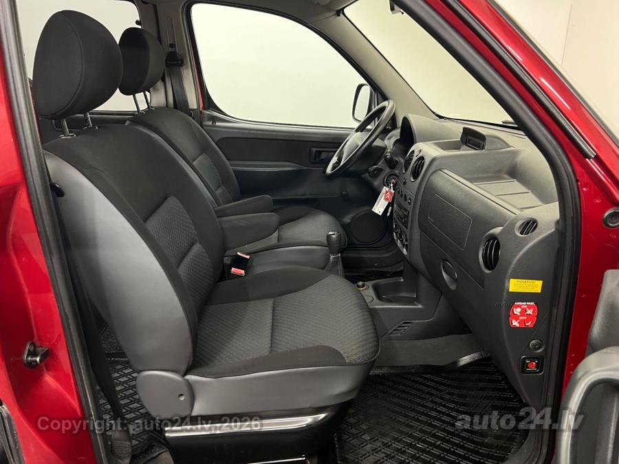 Sarkans Citroen Berlingo 2008 Pērnava, ar dzinēja tilpumu 1.40 L un nobraukumu 147 tūkst. km par 2990 €, foto 21 vietnē AUTOMOTO.COM.LV