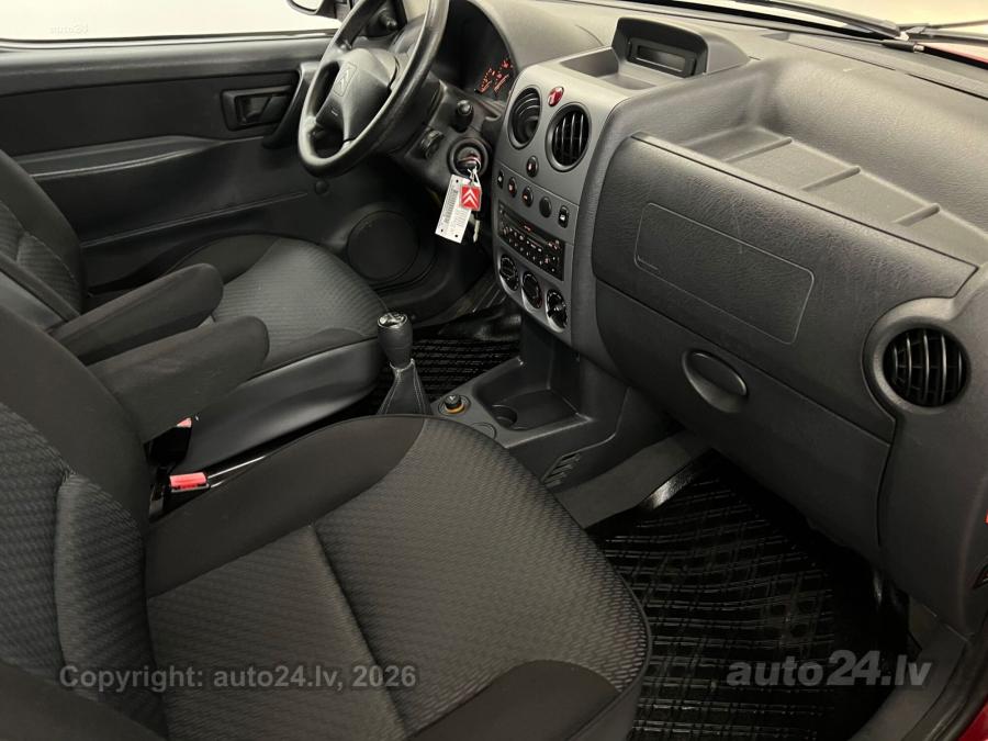 Sarkans Citroen Berlingo 2008 Pērnava, ar dzinēja tilpumu 1.40 L un nobraukumu 147 tūkst. km par 2990 €, foto 22 vietnē AUTOMOTO.COM.LV