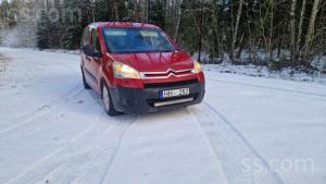 Red Citroen Berlingo 2009 in Riga, with an engine capacity of 1.60 L and mileage of 397 thousand km for 2200 €, photo  on AUTOMOTO.COM.LV