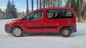 Red Citroen Berlingo 2009 in Riga, with an engine capacity of 1.60 L and mileage of 397 thousand km for 2200 €, photo 4 on AUTOMOTO.COM.LV