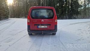 Red Citroen Berlingo 2009 in Riga, with an engine capacity of 1.60 L and mileage of 397 thousand km for 2200 €, photo 5 on AUTOMOTO.COM.LV