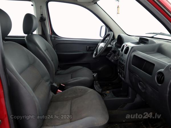 Red Citroen Berlingo 2009 in Tallinn, with an engine capacity of 1.60 L and mileage of 265 thousand km for 699 €, photo 6 on AUTOMOTO.COM.LV