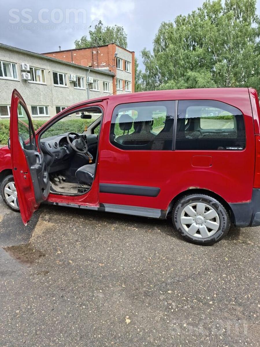 Sarkans Citroen Berlingo 2009 Jēkabpils, ar dzinēja tilpumu 1.50 L un nobraukumu 309 tūkst. km par 2450 €, foto 1 vietnē AUTOMOTO.COM.LV