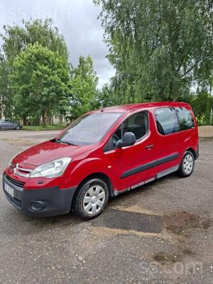 Sarkans Citroen Berlingo 2009 Jēkabpils, ar dzinēja tilpumu 1.50 L un nobraukumu 309 tūkst. km par 2450 €, foto 3 vietnē AUTOMOTO.COM.LV