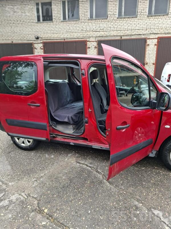 Sarkans Citroen Berlingo 2009 Jēkabpils, ar dzinēja tilpumu 1.50 L un nobraukumu 309 tūkst. km par 2450 €, foto 4 vietnē AUTOMOTO.COM.LV