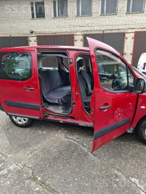 Sarkans Citroen Berlingo 2009 Jēkabpils, ar dzinēja tilpumu 1.50 L un nobraukumu 309 tūkst. km par 2450 €, foto 5 vietnē AUTOMOTO.COM.LV