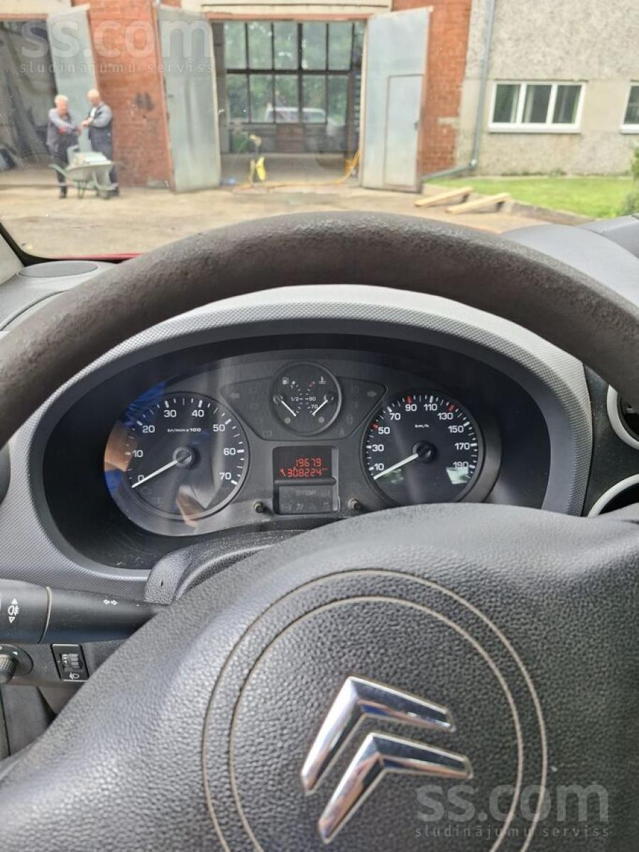 Sarkans Citroen Berlingo 2009 Jēkabpils, ar dzinēja tilpumu 1.50 L un nobraukumu 309 tūkst. km par 2450 €, foto 9 vietnē AUTOMOTO.COM.LV