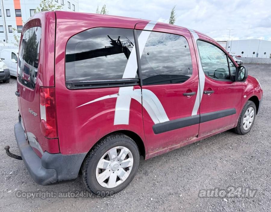 Red Citroen Berlingo 2010 in Tallinn, with an engine capacity of 1.60 L and mileage of 339 thousand km for 899 €, photo 4 on AUTOMOTO.COM.LV