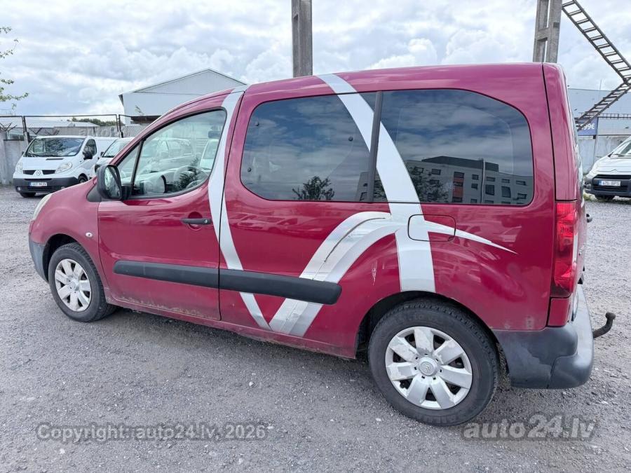 Red Citroen Berlingo 2010 in Tallinn, with an engine capacity of 1.60 L and mileage of 339 thousand km for 899 €, photo 5 on AUTOMOTO.COM.LV