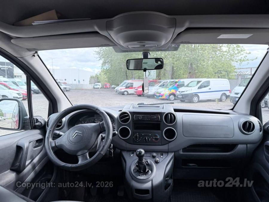 Red Citroen Berlingo 2010 in Tallinn, with an engine capacity of 1.60 L and mileage of 339 thousand km for 899 €, photo 6 on AUTOMOTO.COM.LV
