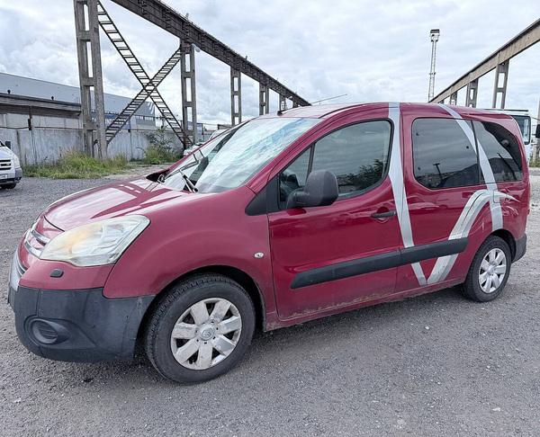 Sarkans Citroen Berlingo 2010 Tallina, ar dzinēja tilpumu 1.60 L un nobraukumu 339 tūkst. km par 899 €, foto 2 vietnē AUTOMOTO.COM.LV