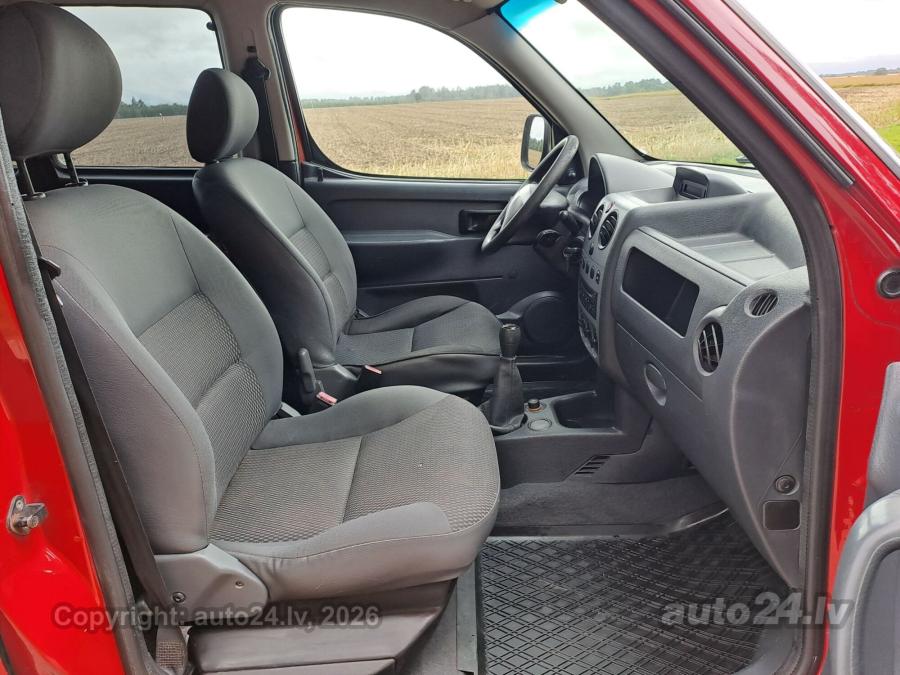 Sarkans Citroen Berlingo 2010 Paide, ar dzinēja tilpumu 1.60 L un nobraukumu 360 tūkst. km par 2490 €, foto 10 vietnē AUTOMOTO.COM.LV