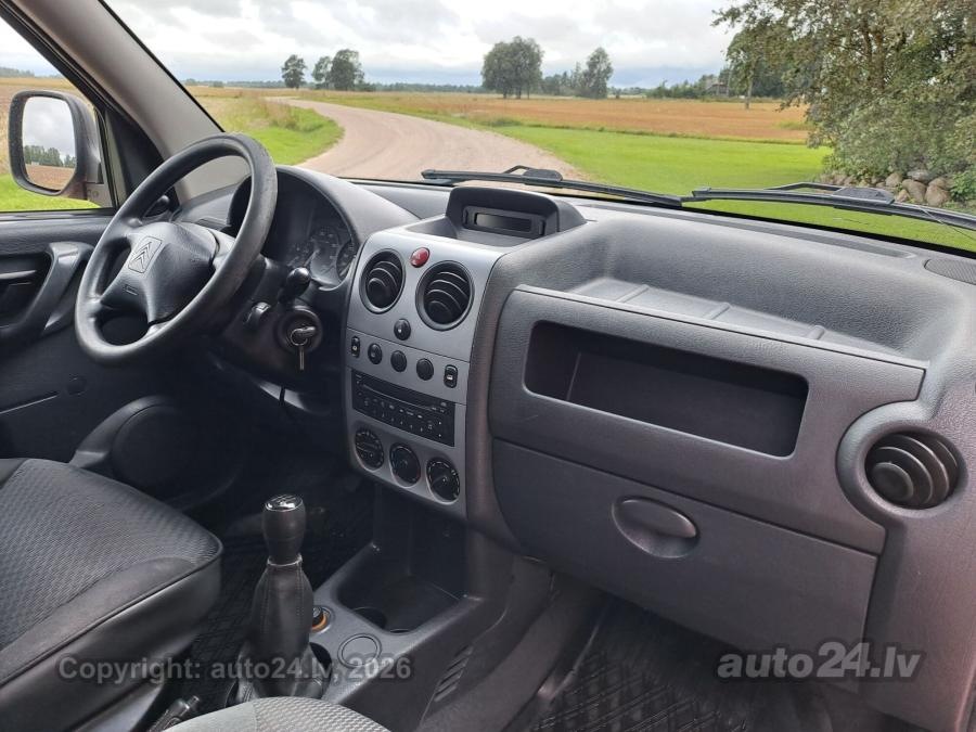 Sarkans Citroen Berlingo 2010 Paide, ar dzinēja tilpumu 1.60 L un nobraukumu 360 tūkst. km par 2490 €, foto 12 vietnē AUTOMOTO.COM.LV