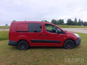 Sarkans Citroen Berlingo 2010 Rīga, ar dzinēja tilpumu 1.60 L un nobraukumu 199 tūkst. km par 3100 €, foto 3 vietnē AUTOMOTO.COM.LV