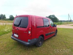Sarkans Citroen Berlingo 2010 Rīga, ar dzinēja tilpumu 1.60 L un nobraukumu 199 tūkst. km par 3100 €, foto 4 vietnē AUTOMOTO.COM.LV