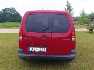 Sarkans Citroen Berlingo 2010 Rīga, ar dzinēja tilpumu 1.60 L un nobraukumu 199 tūkst. km par 3100 €, foto 5 vietnē AUTOMOTO.COM.LV