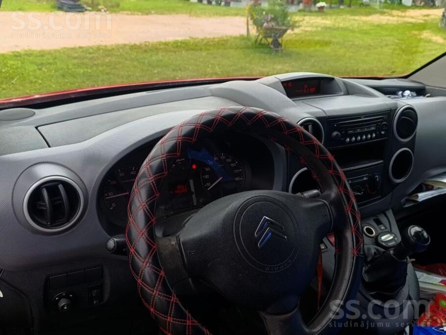 Sarkans Citroen Berlingo 2010 Rīga, ar dzinēja tilpumu 1.60 L un nobraukumu 199 tūkst. km par 3100 €, foto 8 vietnē AUTOMOTO.COM.LV