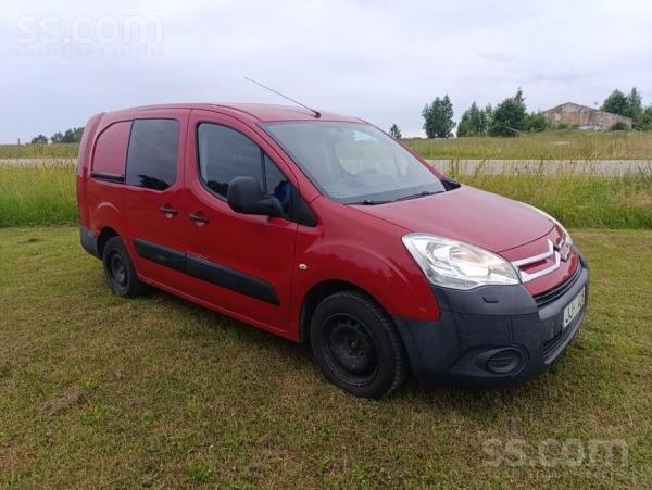 Citroen Berlingo 2010 Rīga vietnē Sarkans Citroen Berlingo 2010 Rīga, ar dzinēja tilpumu 1.60 L un nobraukumu 199 tūkst. km par 3100 €, foto 1 vietnē AUTOMOTO.COM.LV