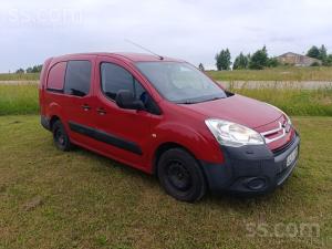 Red Citroen Berlingo 2010 in Riga, with an engine capacity of 1.60 L and mileage of 199 thousand km for 3100 €, photo  on AUTOMOTO.COM.LV