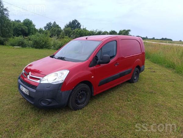 Citroen Berlingo 2010 Rīga vietnē Sarkans Citroen Berlingo 2010 Rīga, ar dzinēja tilpumu 1.60 L un nobraukumu 199 tūkst. km par 3100 €, foto 6 vietnē AUTOMOTO.COM.LV