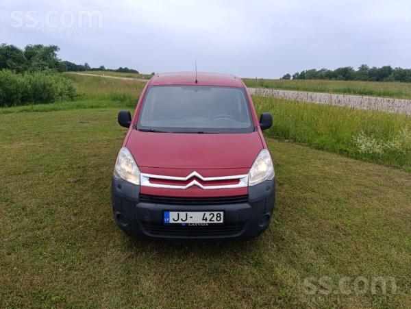 Citroen Berlingo 2010 Rīga vietnē Sarkans Citroen Berlingo 2010 Rīga, ar dzinēja tilpumu 1.60 L un nobraukumu 199 tūkst. km par 3100 €, foto 7 vietnē AUTOMOTO.COM.LV