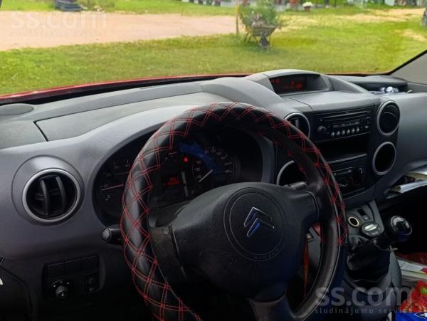 Citroen Berlingo 2010 Rīga vietnē Sarkans Citroen Berlingo 2010 Rīga, ar dzinēja tilpumu 1.60 L un nobraukumu 199 tūkst. km par 3100 €, foto 8 vietnē AUTOMOTO.COM.LV