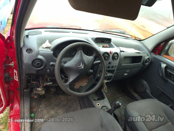 Citroen Berlingo 2010 PÄrnava vietnÄ Sarkans Citroen Berlingo 2010 PÄrnava, ar dzinÄja tilpumu 1.40 L un nobraukumu 270 tÅ«kst. km par 350 ā¬, foto 3 vietnÄ AUTOMOTO.COM.LV