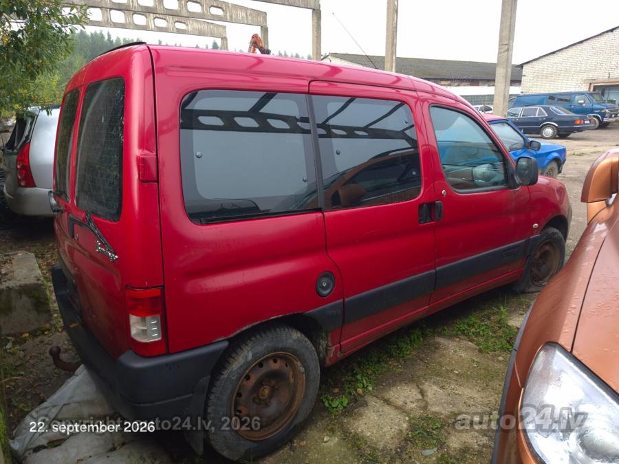 Red Citroen Berlingo 2010 in Parnu, with an engine capacity of 1.40 L and mileage of 270 thousand km for 350 €, photo 5 on AUTOMOTO.COM.LV