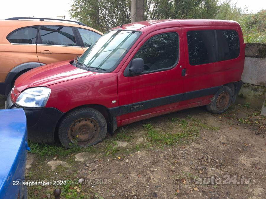 Red Citroen Berlingo 2010 in Parnu, with an engine capacity of 1.40 L and mileage of 270 thousand km for 350 €, photo 9 on AUTOMOTO.COM.LV