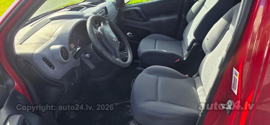 Sarkans Citroen Berlingo 2014 Paide, ar dzinēja tilpumu 1.60 L un nobraukumu 295 tūkst. km par 3199 €, foto 5 vietnē AUTOMOTO.COM.LV