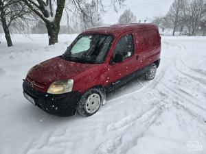 Red Citroen Berlingo 2007 in Radviliskis, with an engine capacity of 1.60 L and mileage of 302 thousand km for 890 €, photo 1 on AUTOMOTO.COM.LV