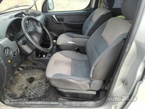 Citroen Berlingo 2004 Tallina, ar dzinēja tilpumu 1.90 L un nobraukumu 370 tūkst. km par 1400 €, foto 5 vietnē AUTOMOTO.COM.LV