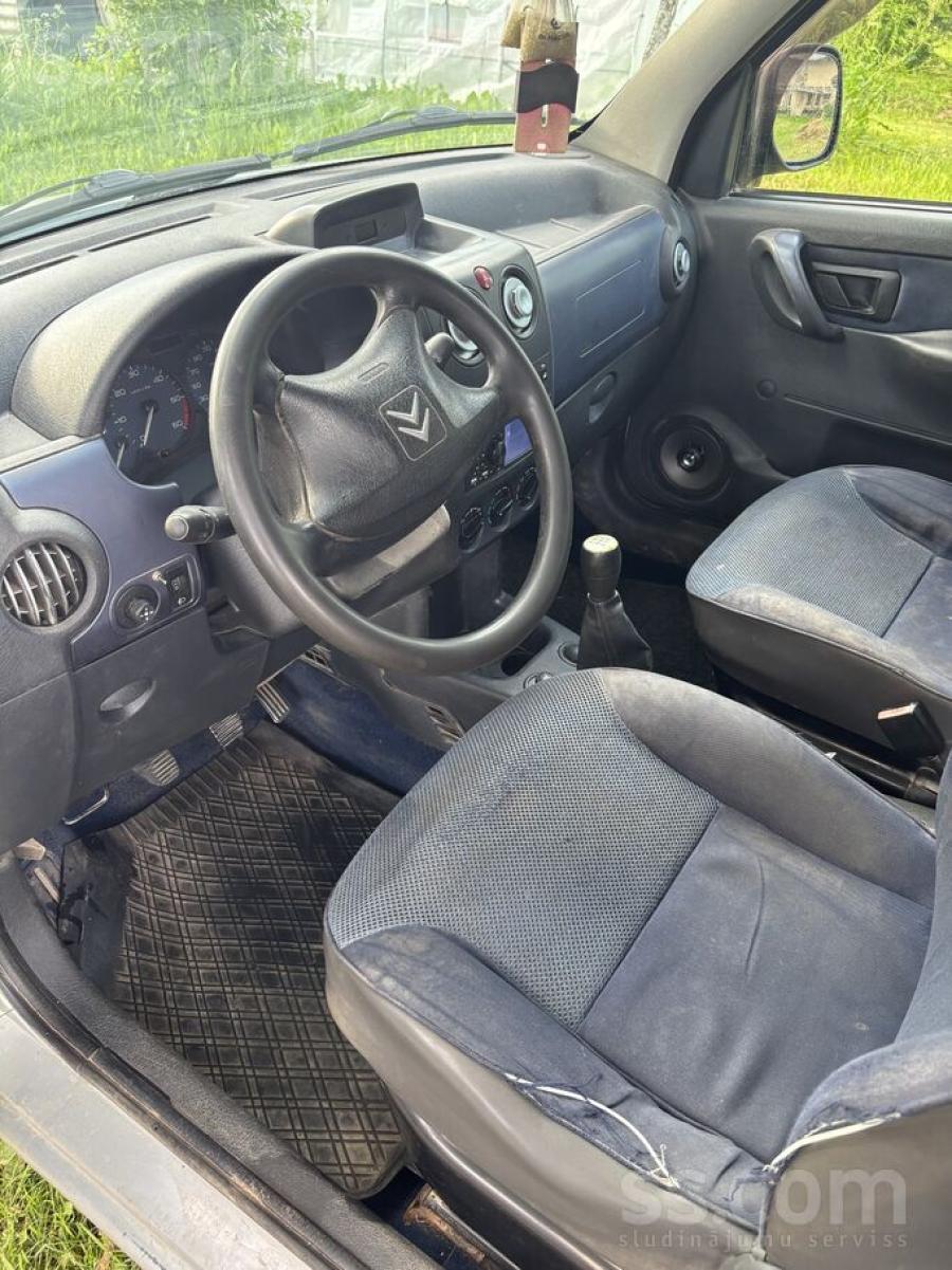 Citroen Berlingo 2004 in Ludza, with an engine capacity of 1.90 L and mileage of 313 thousand km for 1350 €, photo 5 on AUTOMOTO.COM.LV