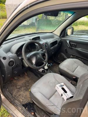 Citroen Berlingo 2005 Rīga, ar dzinēja tilpumu 1.90 L un nobraukumu 361 tūkst. km par 350 €, foto 5 vietnē AUTOMOTO.COM.LV