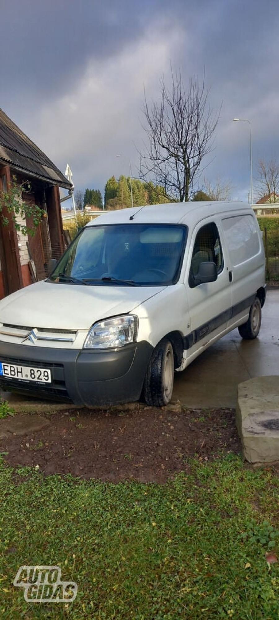 White Citroen Berlingo 2008 in Kupiskis, with an engine capacity of 1.60 L and mileage of 146 thousand km for 1000 €, photo 1 on AUTOMOTO.COM.LV