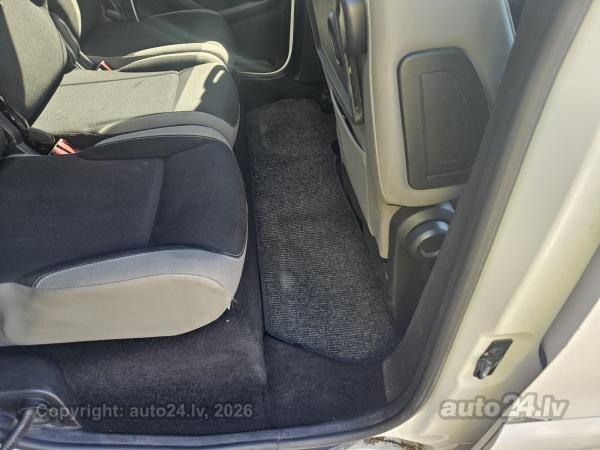 White Citroen Berlingo 2015 in Tallinn, with an engine capacity of 1.60 L and mileage of 255 thousand km for 3300 €, photo 6 on AUTOMOTO.COM.LV