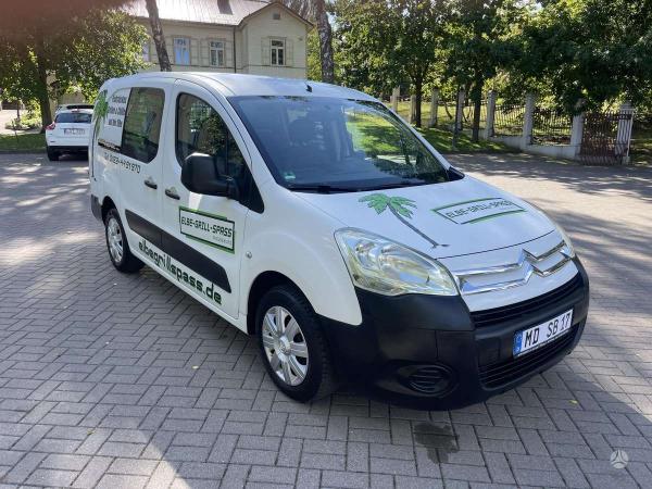 White Citroen Berlingo 2009 in Siauliai, with an engine capacity of 1.56 L and mileage of 340 thousand km for 2150 €, photo 8 on AUTOMOTO.COM.LV