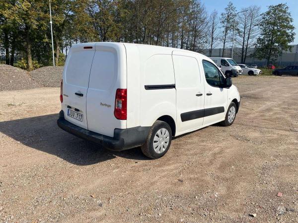 White Citroen Berlingo 2010 in Kaunas, with an engine capacity of 1.56 L and mileage of 427 thousand km for 1450 €, photo 3 on AUTOMOTO.COM.LV