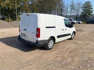White Citroen Berlingo 2010 in Kaunas, with an engine capacity of 1.56 L and mileage of 427 thousand km for 1450 €, photo 3 on AUTOMOTO.COM.LV