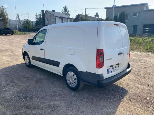 White Citroen Berlingo 2010 in Kaunas, with an engine capacity of 1.56 L and mileage of 427 thousand km for 1450 €, photo 4 on AUTOMOTO.COM.LV