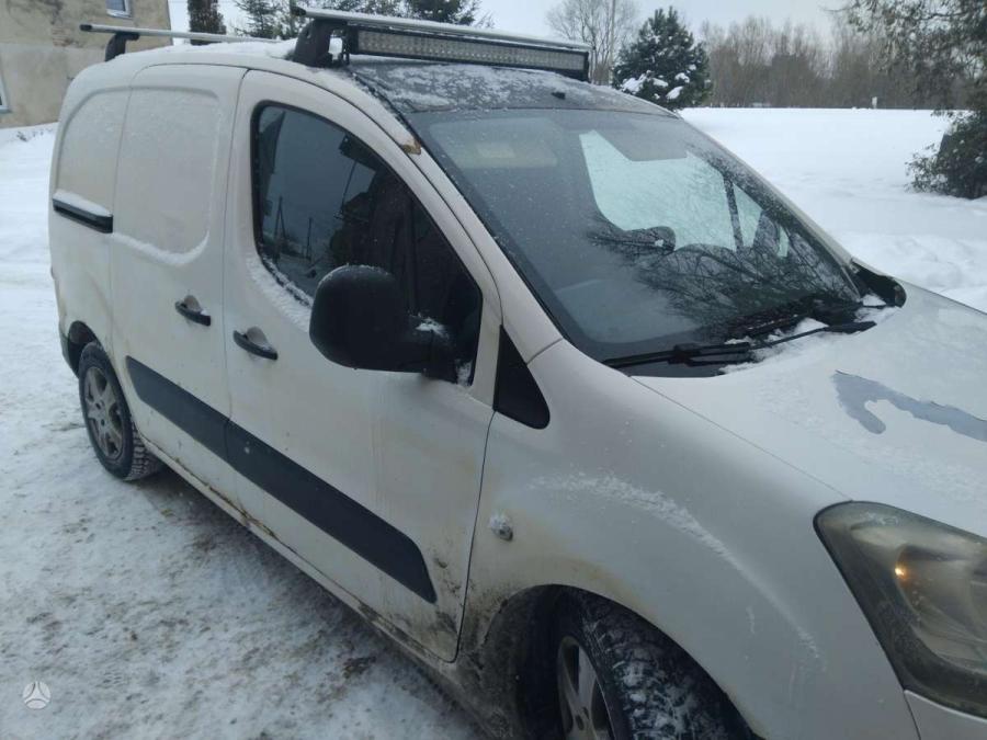 Balts Citroen Berlingo 2011 Panevēža, ar dzinēja tilpumu 1.60 L un nobraukumu 340 tūkst. km par 1200 €, foto 4 vietnē AUTOMOTO.COM.LV