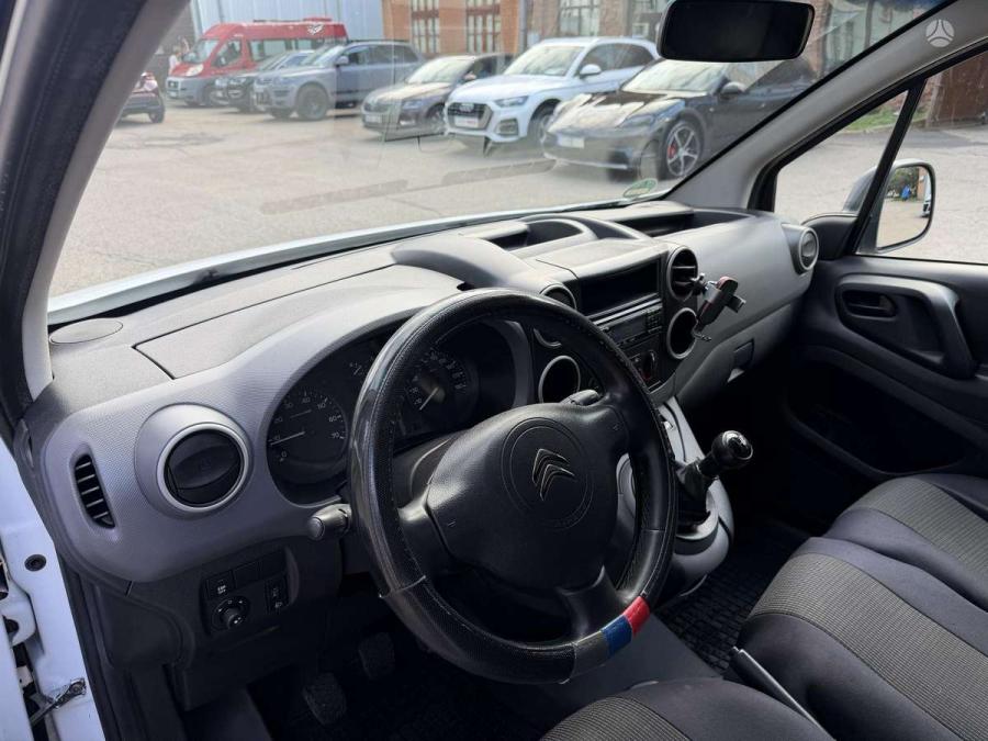Balts Citroen Berlingo 2013 Kauņa, ar dzinēja tilpumu 1.56 L un nobraukumu 286 tūkst. km par 3590 €, foto 8 vietnē AUTOMOTO.COM.LV