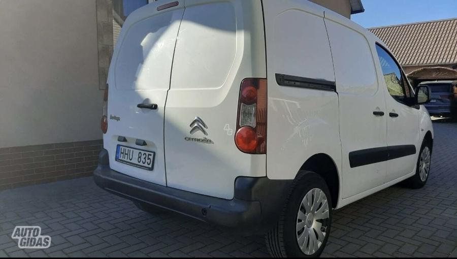 Balts Citroen Berlingo 2014 Viļņa, ar dzinēja tilpumu 1.60 L un nobraukumu 200 tūkst. km par 2450 €, foto 4 vietnē AUTOMOTO.COM.LV